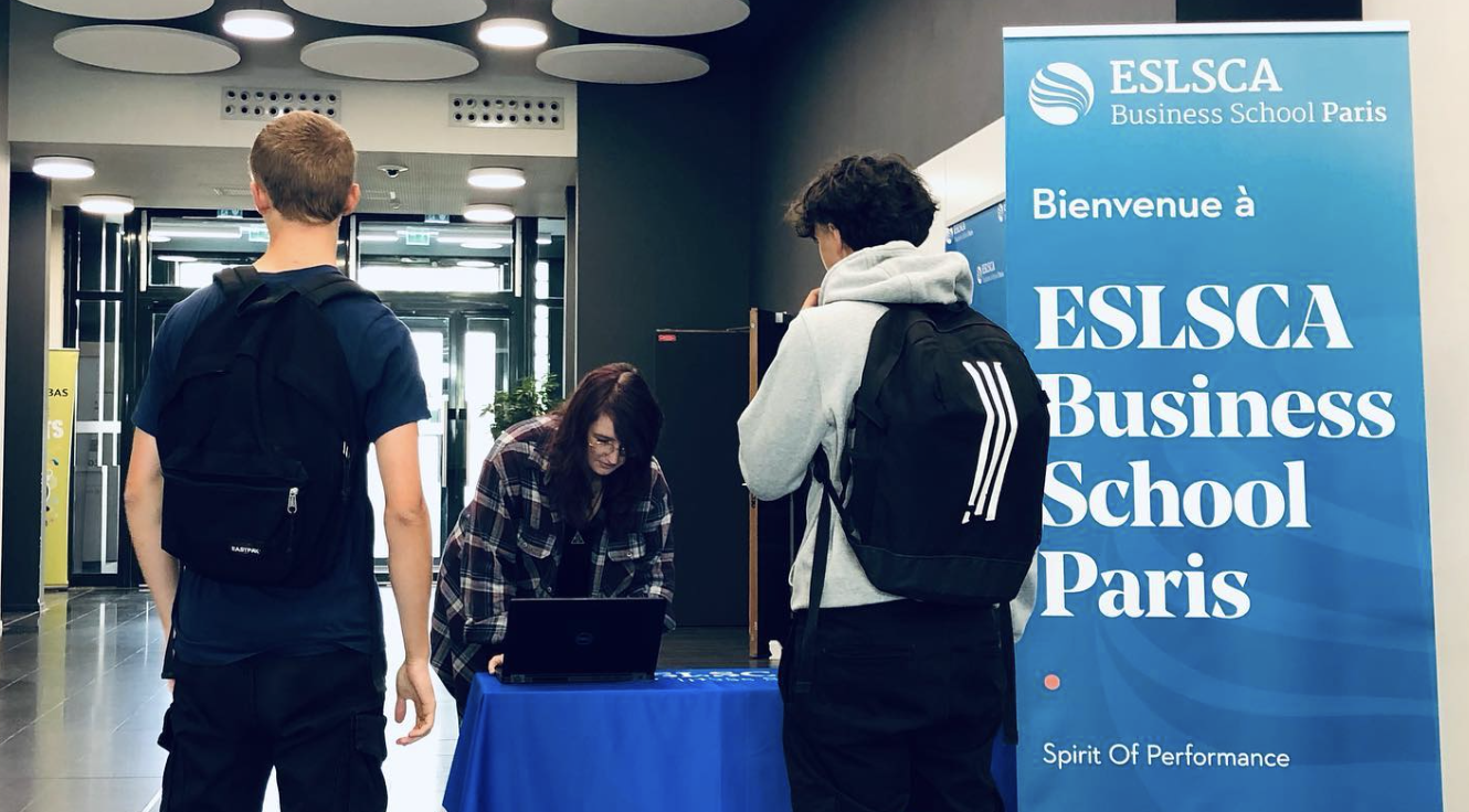 Qui est le directeur du développement de l'ESLSCA BS et de l'EGE ...