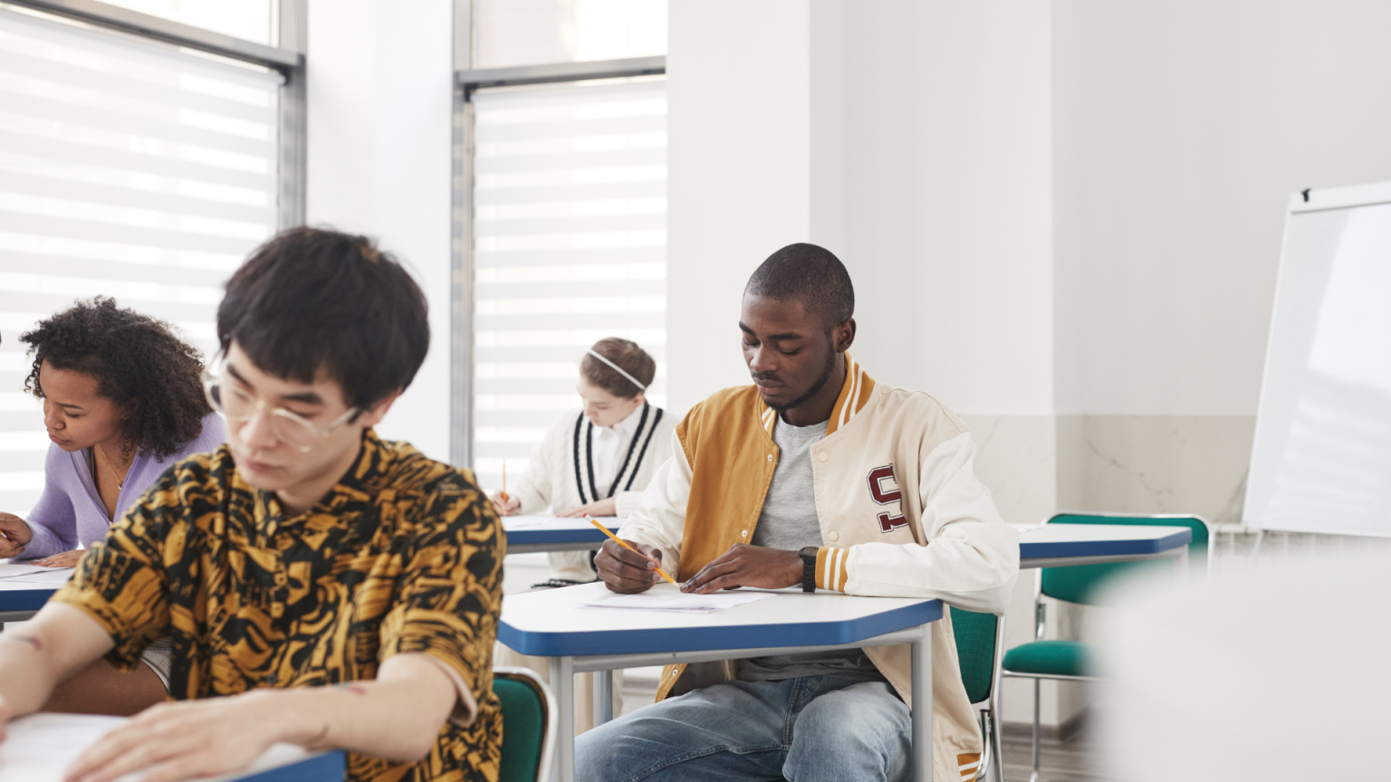 Le concours AST d'emlyon : candidature, épreuves, places, dates, tout ...