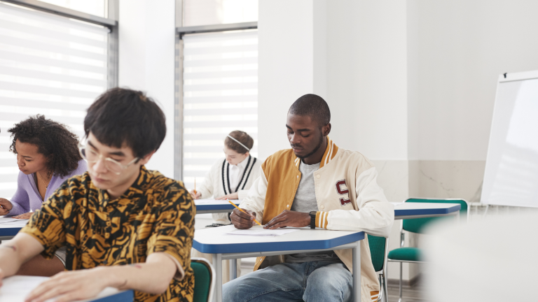 Le concours AST d'emlyon : candidature, épreuves, places, dates, tout ...